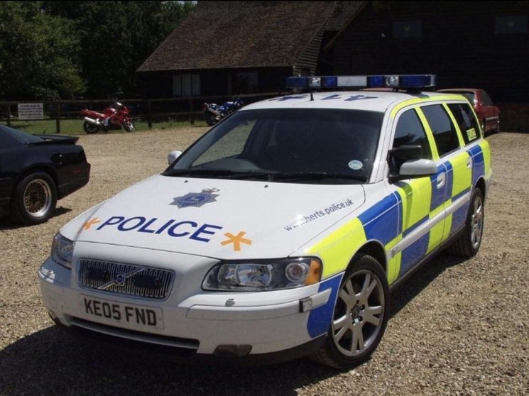 Volvo V70 - Armed Response Vehicle - KE05FND | Police Cars | Herts Past ...